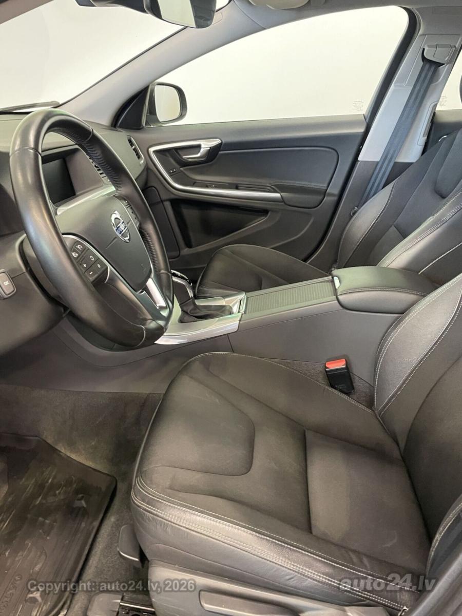 Grey Volvo V60 2018 in Tallinn, with an engine capacity of 1.97 L and mileage of 117 thousand km for 11490 €, photo 6 on AUTOMOTO.COM.LV