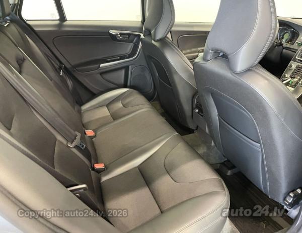 Pelēks Volvo V60 2018 Tallina, ar dzinēja tilpumu 1.97 L un nobraukumu 117 tūkst. km par 11490 €, foto 10 vietnē AUTOMOTO.COM.LV