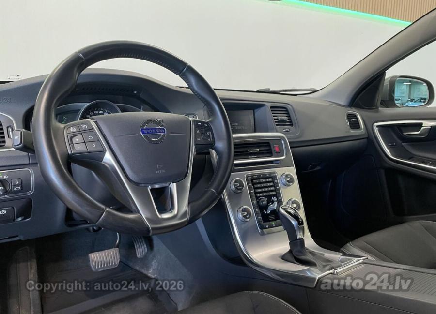 Grey Volvo V60 2018 in Tallinn, with an engine capacity of 1.97 L and mileage of 117 thousand km for 11490 €, photo 12 on AUTOMOTO.COM.LV