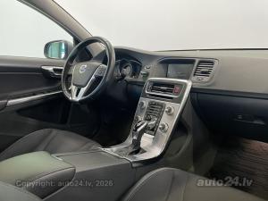 Grey Volvo V60 2018 in Tallinn, with an engine capacity of 1.97 L and mileage of 117 thousand km for 11490 €, photo 13 on AUTOMOTO.COM.LV