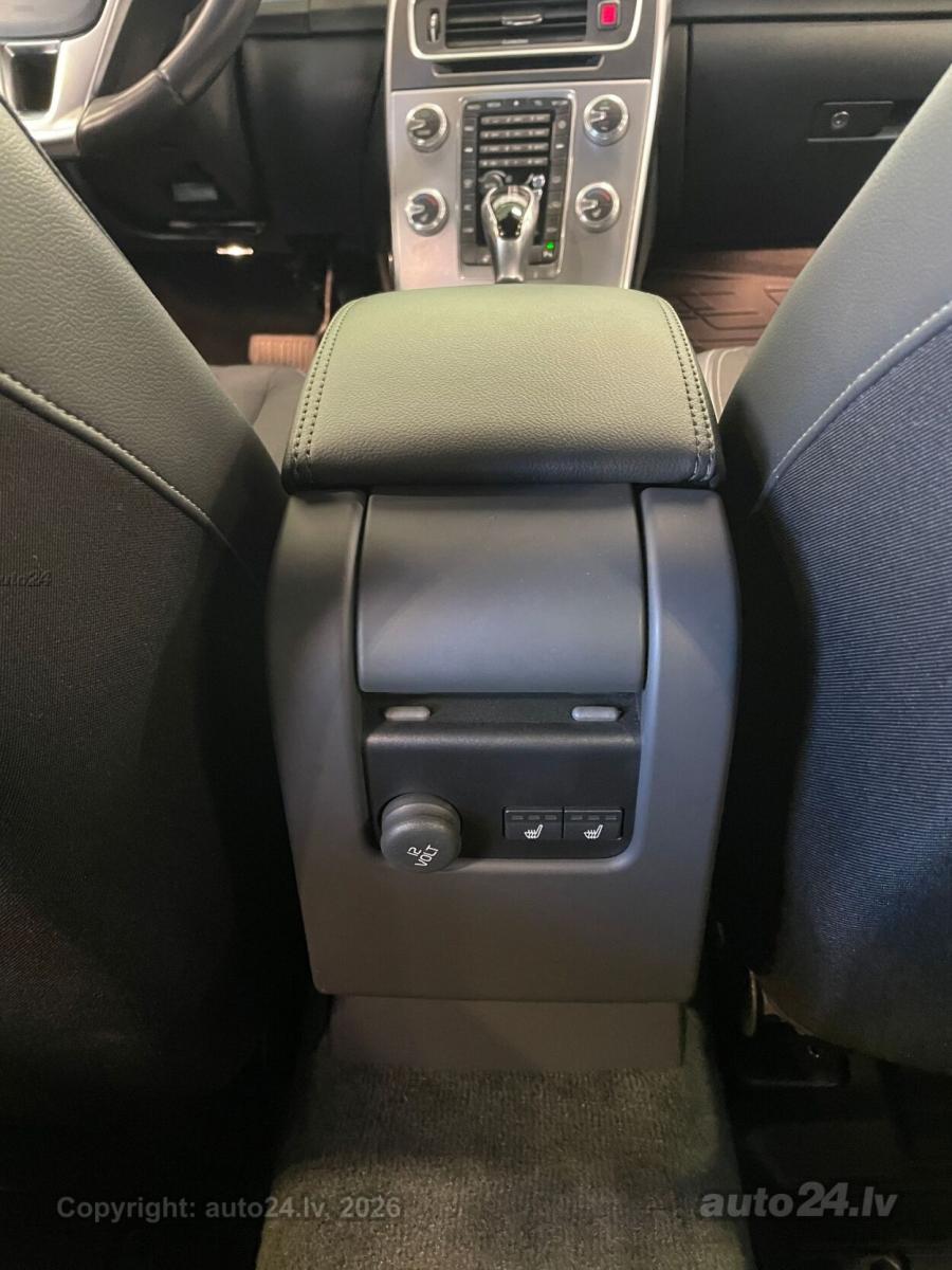 Grey Volvo V60 2018 in Tallinn, with an engine capacity of 1.97 L and mileage of 117 thousand km for 11490 €, photo 19 on AUTOMOTO.COM.LV