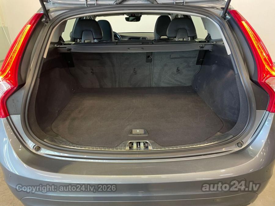 Grey Volvo V60 2018 in Tallinn, with an engine capacity of 1.97 L and mileage of 117 thousand km for 11490 €, photo 21 on AUTOMOTO.COM.LV