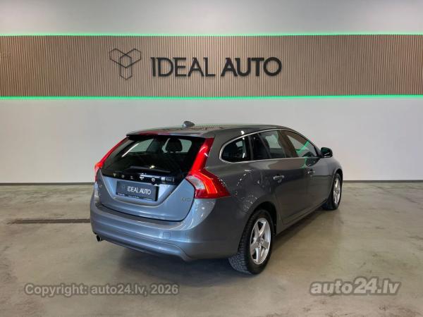 Pelēks Volvo V60 2018 Tallina, ar dzinēja tilpumu 1.97 L un nobraukumu 117 tūkst. km par 11490 €, foto 4 vietnē AUTOMOTO.COM.LV