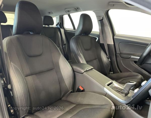 Pelēks Volvo V60 2018 Tallina, ar dzinēja tilpumu 1.97 L un nobraukumu 117 tūkst. km par 11490 €, foto 9 vietnē AUTOMOTO.COM.LV