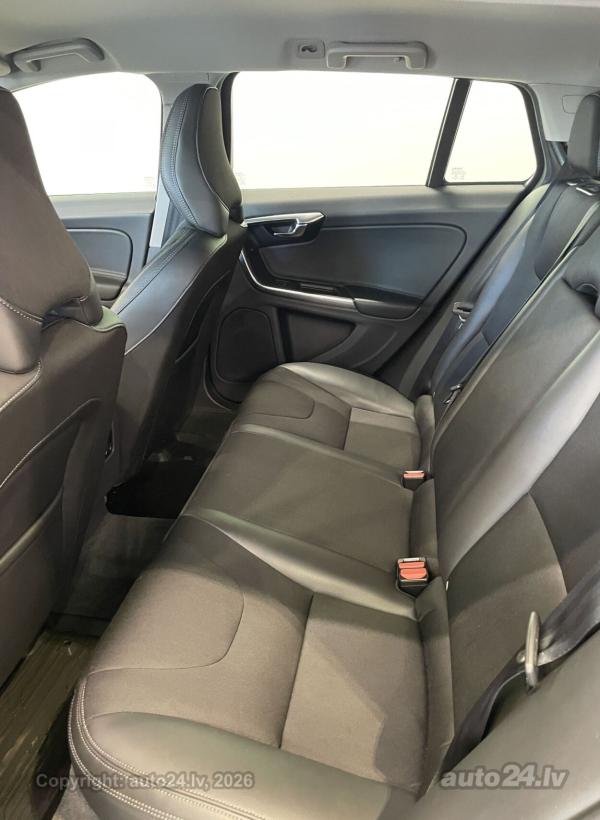 Pelēks Volvo V60 2018 Tallina, ar dzinēja tilpumu 1.97 L un nobraukumu 117 tūkst. km par 11490 €, foto 11 vietnē AUTOMOTO.COM.LV