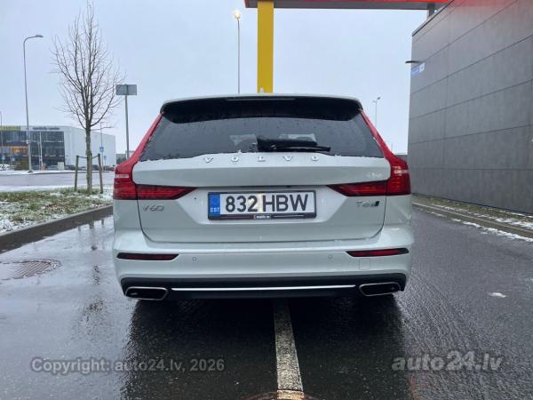 Pelēks Volvo V60 2018 Tallina, ar dzinēja tilpumu 2.00 L un nobraukumu 215 tūkst. km par 20900 €, foto 5 vietnē AUTOMOTO.COM.LV