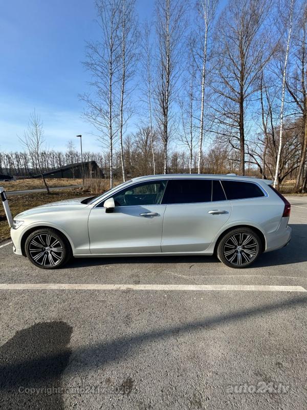 Grey Volvo V60 2018 in Tartu, with an engine capacity of 2.00 L and mileage of 209 thousand km for 17000 €, photo 3 on AUTOMOTO.COM.LV