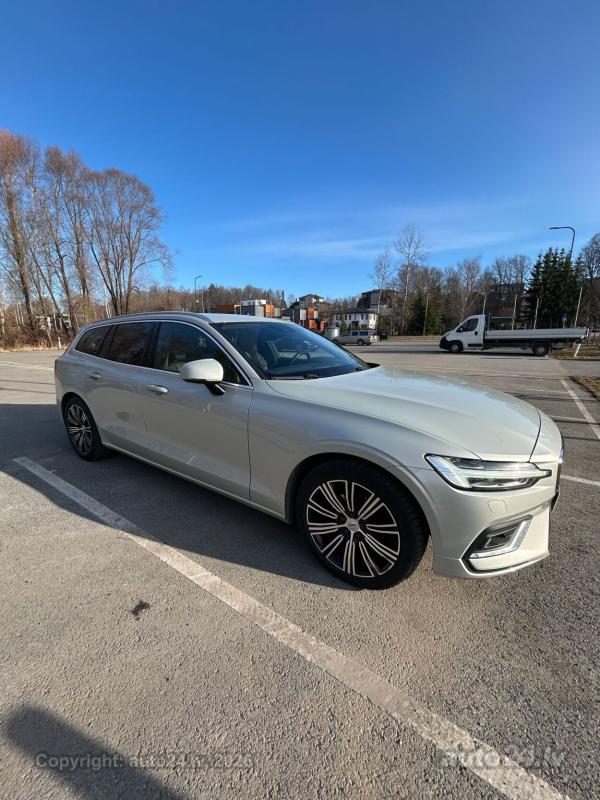 Grey Volvo V60 2018 in Tartu, with an engine capacity of 2.00 L and mileage of 209 thousand km for 17000 €, photo 4 on AUTOMOTO.COM.LV