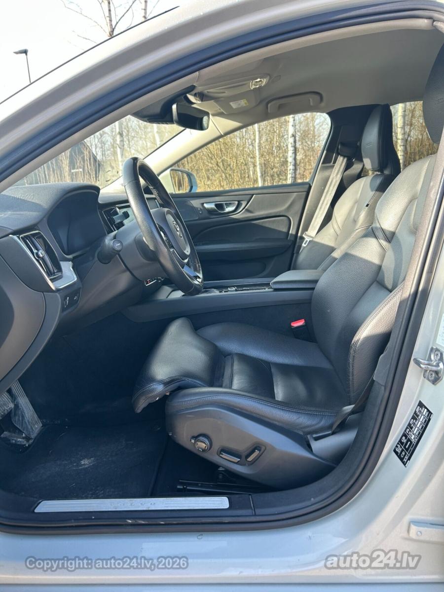 Pelēks Volvo V60 2018 Tartu, ar dzinēja tilpumu 2.00 L un nobraukumu 209 tūkst. km par 17000 €, foto 10 vietnē AUTOMOTO.COM.LV