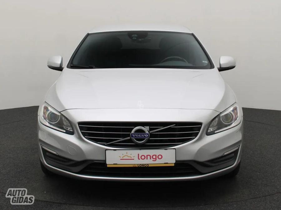 Grey Volvo V60 2018 in Vilnius, with an engine capacity of 2.00 L and mileage of 182 thousand km for 12999 €, photo 4 on AUTOMOTO.COM.LV