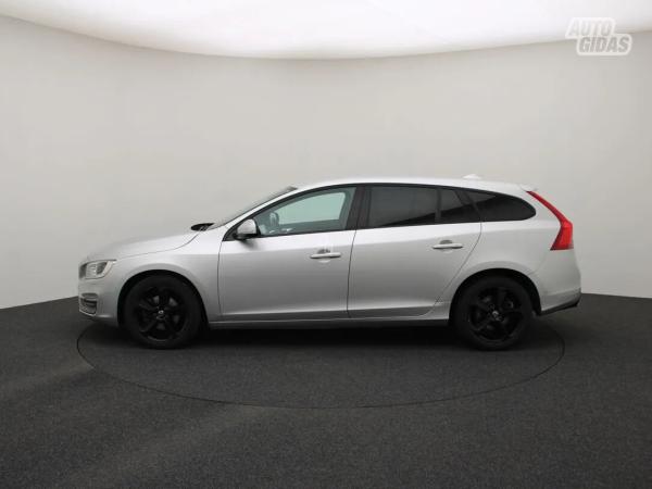 Pelēks Volvo V60 2018 Viļņa, ar dzinēja tilpumu 2.00 L un nobraukumu 182 tūkst. km par 12999 €, foto 6 vietnē AUTOMOTO.COM.LV