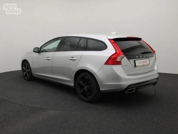 Pelēks Volvo V60 2018 Viļņa, ar dzinēja tilpumu 2.00 L un nobraukumu 182 tūkst. km par 12999 €, foto 7 vietnē AUTOMOTO.COM.LV