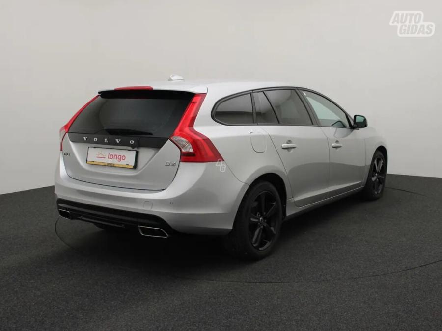 Grey Volvo V60 2018 in Vilnius, with an engine capacity of 2.00 L and mileage of 182 thousand km for 12999 €, photo 9 on AUTOMOTO.COM.LV