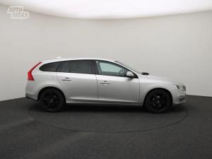 Grey Volvo V60 2018 in Vilnius, with an engine capacity of 2.00 L and mileage of 182 thousand km for 12999 €, photo 10 on AUTOMOTO.COM.LV