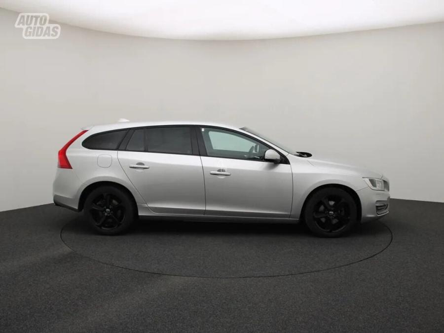 Grey Volvo V60 2018 in Vilnius, with an engine capacity of 2.00 L and mileage of 182 thousand km for 12999 €, photo 10 on AUTOMOTO.COM.LV
