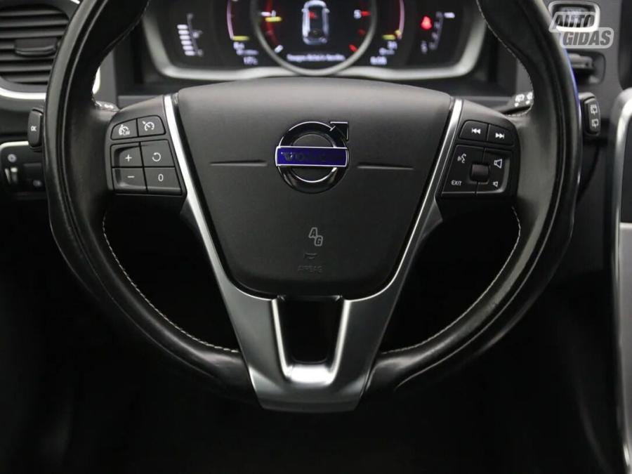 Grey Volvo V60 2018 in Vilnius, with an engine capacity of 2.00 L and mileage of 182 thousand km for 12999 €, photo 19 on AUTOMOTO.COM.LV