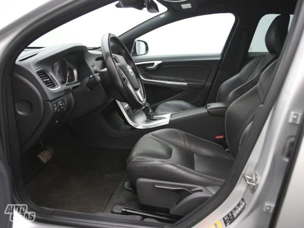 Pelēks Volvo V60 2018 Viļņa, ar dzinēja tilpumu 2.00 L un nobraukumu 222 tūkst. km par 11899 €, foto 4 vietnē AUTOMOTO.COM.LV