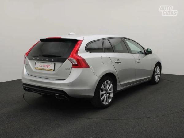 Pelēks Volvo V60 2018 Viļņa, ar dzinēja tilpumu 2.00 L un nobraukumu 222 tūkst. km par 11899 €, foto 8 vietnē AUTOMOTO.COM.LV