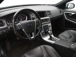 Серый Вольво B60 2018 в Вильнюс, объемом двигателя 2.00 л и пробегом 222 тыс. км за 11899 €, фото 17 на AUTOMOTO.COM.LV