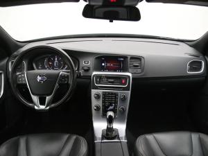 Серый Вольво B60 2018 в Вильнюс, объемом двигателя 2.00 л и пробегом 190 тыс. км за 11799 €, фото 3 на AUTOMOTO.COM.LV