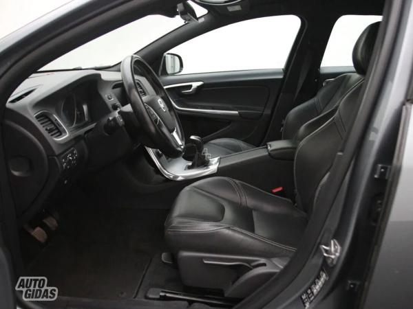 Pelēks Volvo V60 2018 Viļņa, ar dzinēja tilpumu 2.00 L un nobraukumu 190 tūkst. km par 11799 €, foto 4 vietnē AUTOMOTO.COM.LV