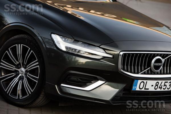 Pelēks Volvo V60 2018 Jelgava, ar dzinēja tilpumu 2.00 L un nobraukumu 0 tūkst. km par 16490 €, foto 3 vietnē AUTOMOTO.COM.LV