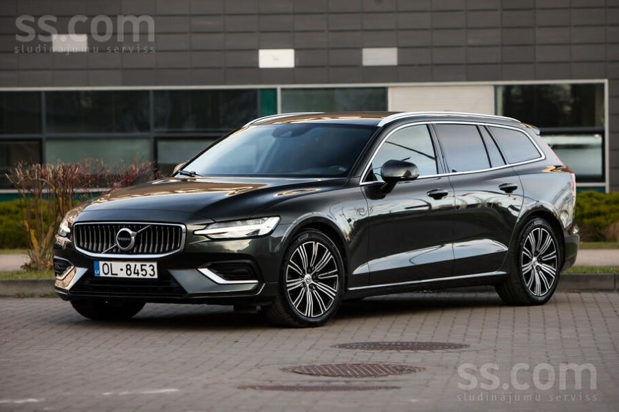 Grey Volvo V60 2018 in Jelgava, with an engine capacity of 2.00 L and mileage of 0 thousand km for 16490 €, photo 5 on AUTOMOTO.COM.LV