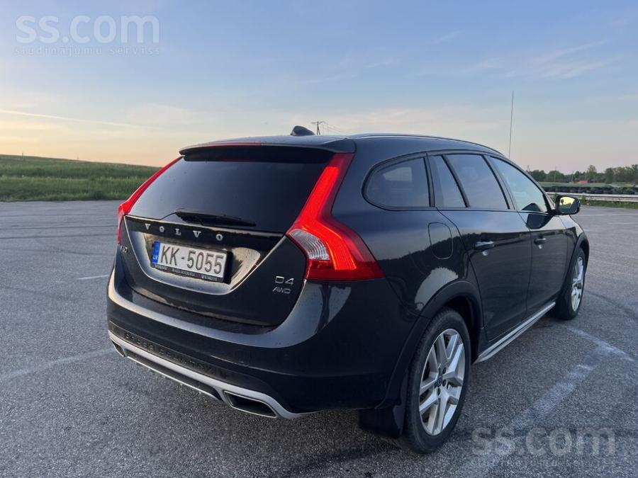 Pelēks Volvo V60 2018 Valmiera, ar dzinēja tilpumu 2.40 L un nobraukumu 180 tūkst. km par 12200 €, foto 5 vietnē AUTOMOTO.COM.LV