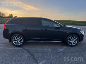 Pelēks Volvo V60 2018 Valmiera, ar dzinēja tilpumu 2.40 L un nobraukumu 180 tūkst. km par 12200 €, foto 6 vietnē AUTOMOTO.COM.LV