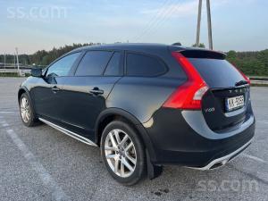 Pelēks Volvo V60 2018 Valmiera, ar dzinēja tilpumu 2.40 L un nobraukumu 180 tūkst. km par 12200 €, foto 7 vietnē AUTOMOTO.COM.LV