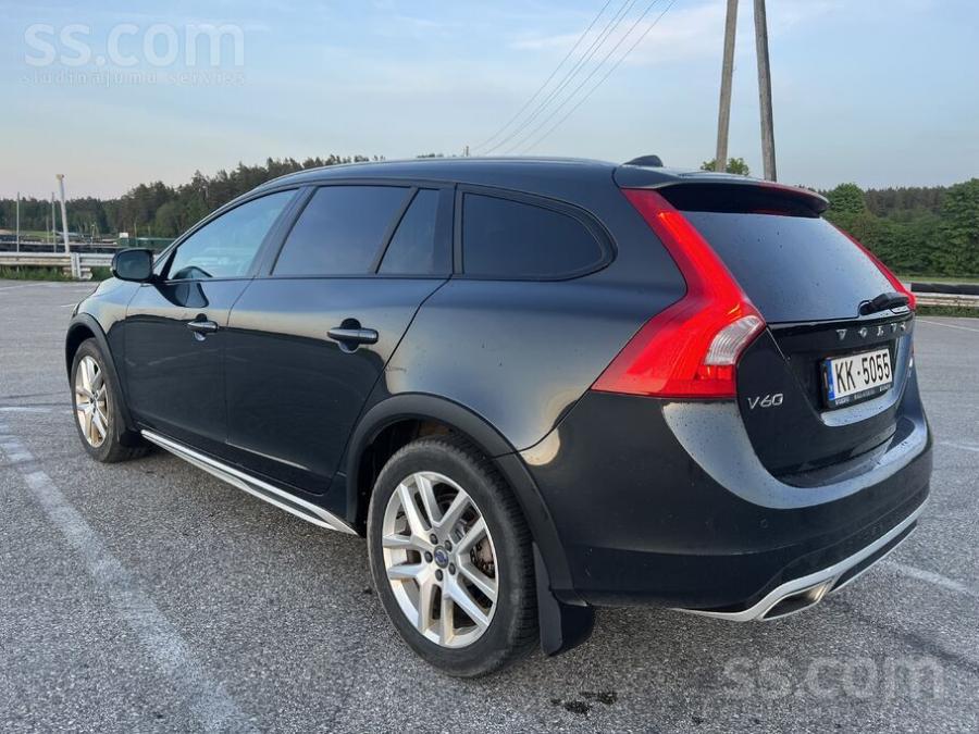 Pelēks Volvo V60 2018 Valmiera, ar dzinēja tilpumu 2.40 L un nobraukumu 180 tūkst. km par 12200 €, foto 7 vietnē AUTOMOTO.COM.LV