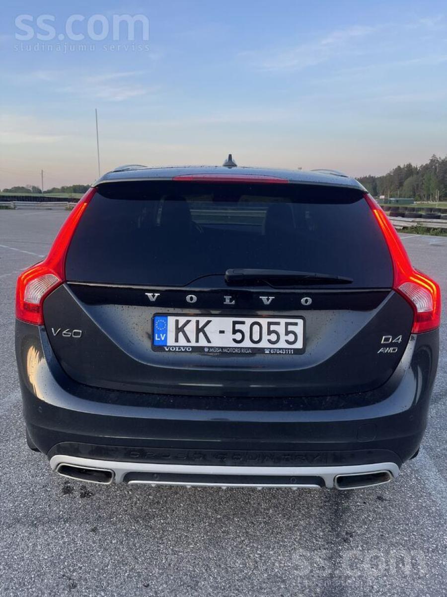 Pelēks Volvo V60 2018 Valmiera, ar dzinēja tilpumu 2.40 L un nobraukumu 180 tūkst. km par 12200 €, foto 8 vietnē AUTOMOTO.COM.LV