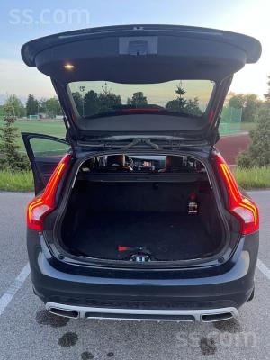 Pelēks Volvo V60 2018 Valmiera, ar dzinēja tilpumu 2.40 L un nobraukumu 180 tūkst. km par 12200 €, foto 9 vietnē AUTOMOTO.COM.LV
