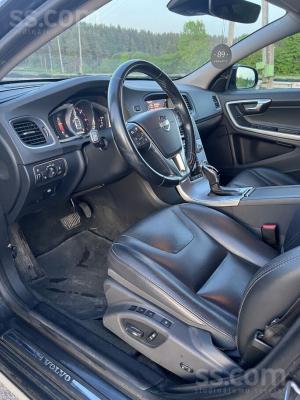 Pelēks Volvo V60 2018 Valmiera, ar dzinēja tilpumu 2.40 L un nobraukumu 180 tūkst. km par 12200 €, foto 10 vietnē AUTOMOTO.COM.LV