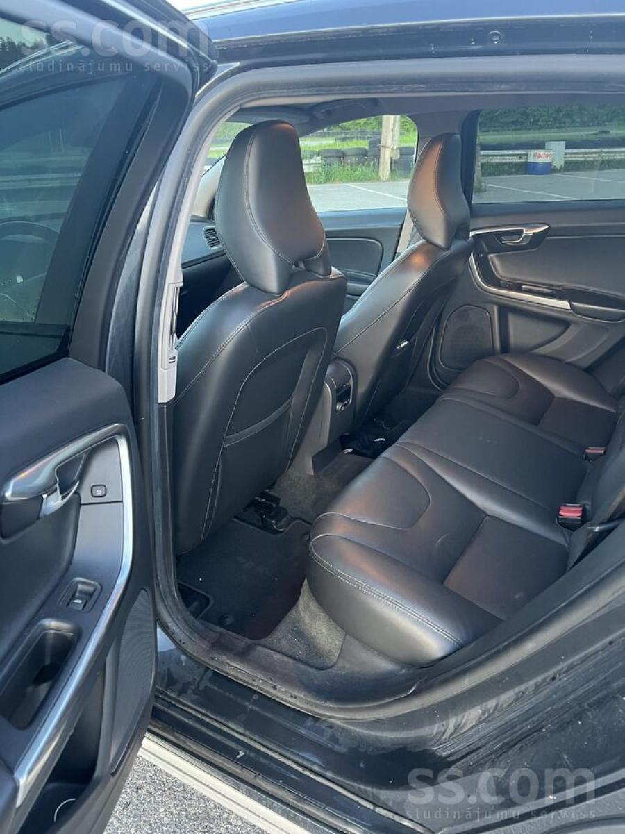 Pelēks Volvo V60 2018 Valmiera, ar dzinēja tilpumu 2.40 L un nobraukumu 180 tūkst. km par 12200 €, foto 11 vietnē AUTOMOTO.COM.LV