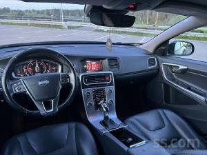Pelēks Volvo V60 2018 Valmiera, ar dzinēja tilpumu 2.40 L un nobraukumu 180 tūkst. km par 12200 €, foto 12 vietnē AUTOMOTO.COM.LV