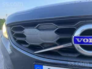 Pelēks Volvo V60 2018 Valmiera, ar dzinēja tilpumu 2.40 L un nobraukumu 180 tūkst. km par 12200 €, foto 16 vietnē AUTOMOTO.COM.LV