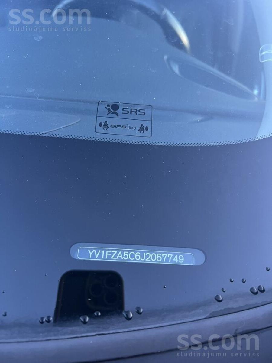 Pelēks Volvo V60 2018 Valmiera, ar dzinēja tilpumu 2.40 L un nobraukumu 180 tūkst. km par 12200 €, foto 22 vietnē AUTOMOTO.COM.LV