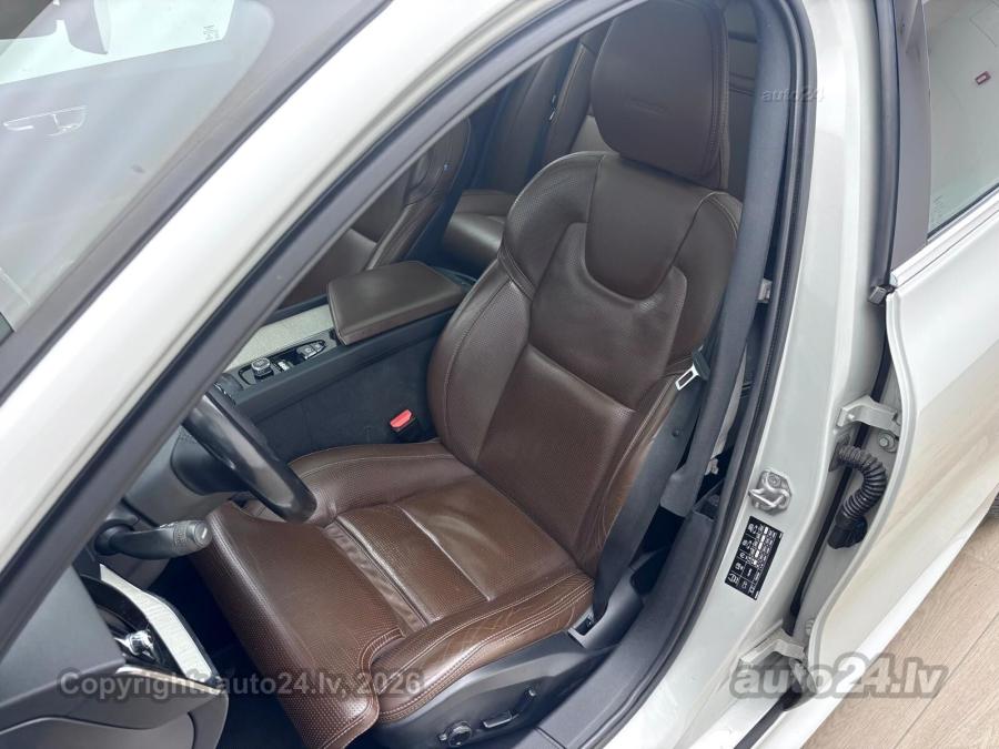 Grey Volvo V60 2018 in Tartu, with an engine capacity of 2.00 L and mileage of 144 thousand km for 24900 €, photo 8 on AUTOMOTO.COM.LV