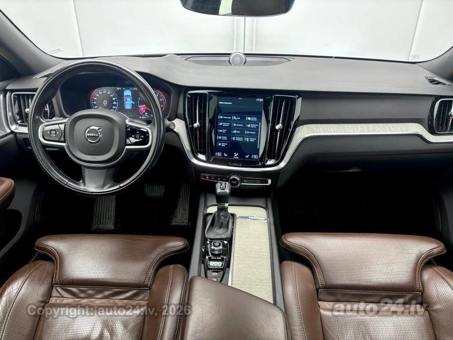 Grey Volvo V60 2018 in Tartu, with an engine capacity of 2.00 L and mileage of 144 thousand km for 24900 €, photo 12 on AUTOMOTO.COM.LV