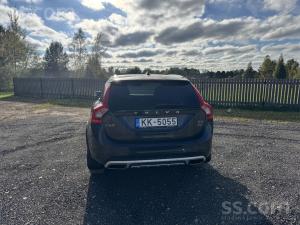 Grey Volvo V60 2018 in Valmiera, with an engine capacity of 2.40 L and mileage of 179 thousand km for 17500 €, photo 4 on AUTOMOTO.COM.LV