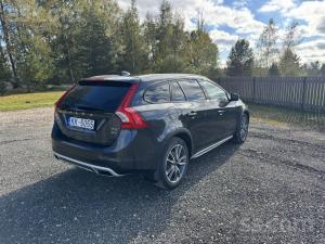 Grey Volvo V60 2018 in Valmiera, with an engine capacity of 2.40 L and mileage of 179 thousand km for 17500 €, photo 5 on AUTOMOTO.COM.LV