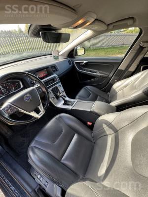 Grey Volvo V60 2018 in Valmiera, with an engine capacity of 2.40 L and mileage of 179 thousand km for 17500 €, photo 7 on AUTOMOTO.COM.LV