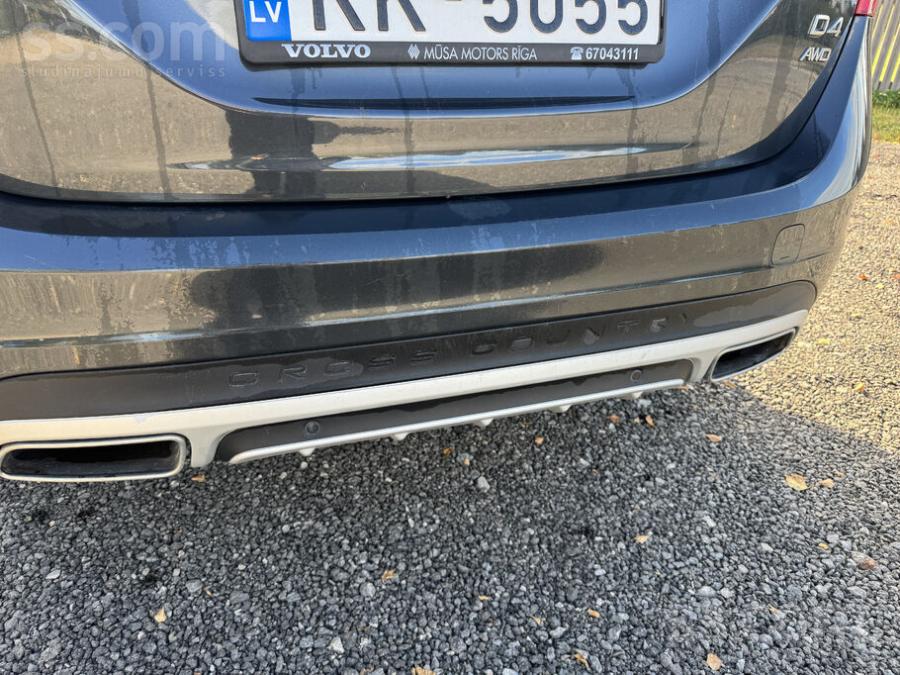 Grey Volvo V60 2018 in Valmiera, with an engine capacity of 2.40 L and mileage of 179 thousand km for 17500 €, photo 11 on AUTOMOTO.COM.LV