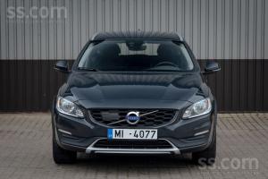 Pelēks Volvo V60 2018 Tukums, ar dzinēja tilpumu 2.00 L un nobraukumu 304 tūkst. km par 9650 €, foto 3 vietnē AUTOMOTO.COM.LV
