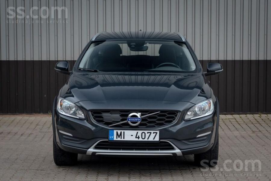 Pelēks Volvo V60 2018 Tukums, ar dzinēja tilpumu 2.00 L un nobraukumu 304 tūkst. km par 9650 €, foto 3 vietnē AUTOMOTO.COM.LV