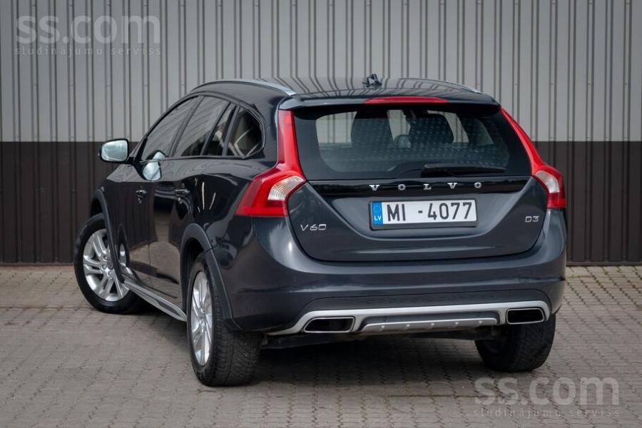 Pelēks Volvo V60 2018 Tukums, ar dzinēja tilpumu 2.00 L un nobraukumu 304 tūkst. km par 9650 €, foto 5 vietnē AUTOMOTO.COM.LV