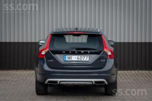 Pelēks Volvo V60 2018 Tukums, ar dzinēja tilpumu 2.00 L un nobraukumu 304 tūkst. km par 9650 €, foto 6 vietnē AUTOMOTO.COM.LV