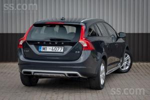 Pelēks Volvo V60 2018 Tukums, ar dzinēja tilpumu 2.00 L un nobraukumu 304 tūkst. km par 9650 €, foto 8 vietnē AUTOMOTO.COM.LV