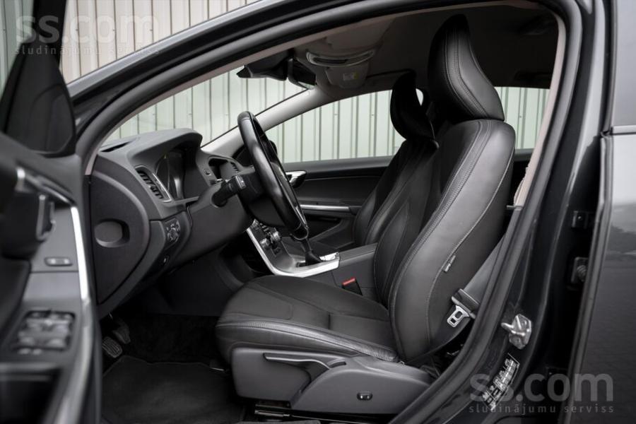 Pelēks Volvo V60 2018 Tukums, ar dzinēja tilpumu 2.00 L un nobraukumu 304 tūkst. km par 9650 €, foto 10 vietnē AUTOMOTO.COM.LV